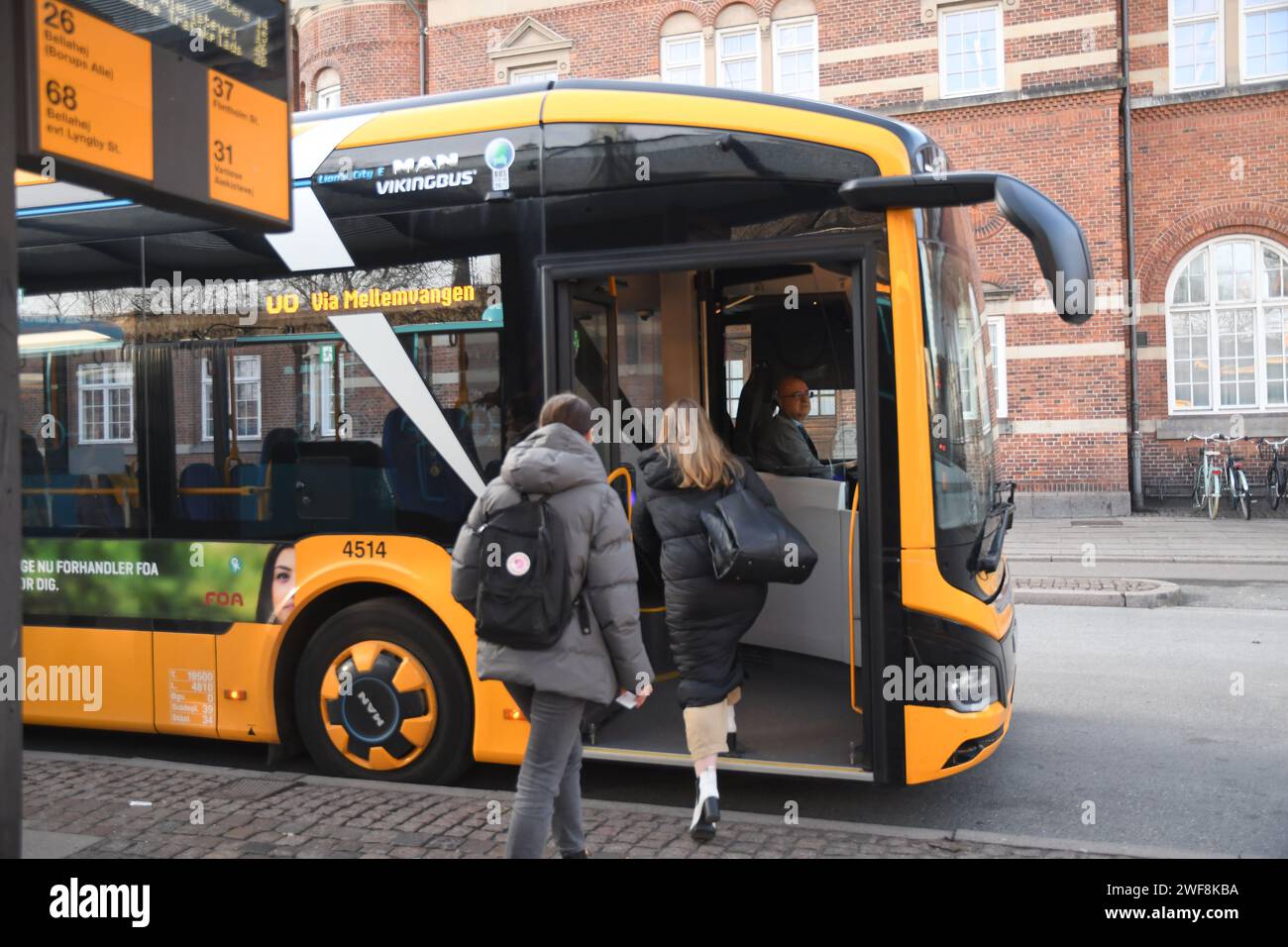 Bus lne hi-res stock photography and images - Alamy