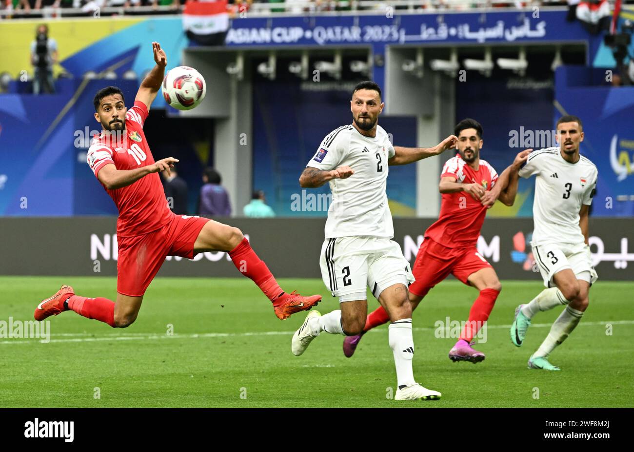 (240129) -- DOHA, Jan. 29, 2024 (Xinhua) -- Jordan's Mousa Altamari ...