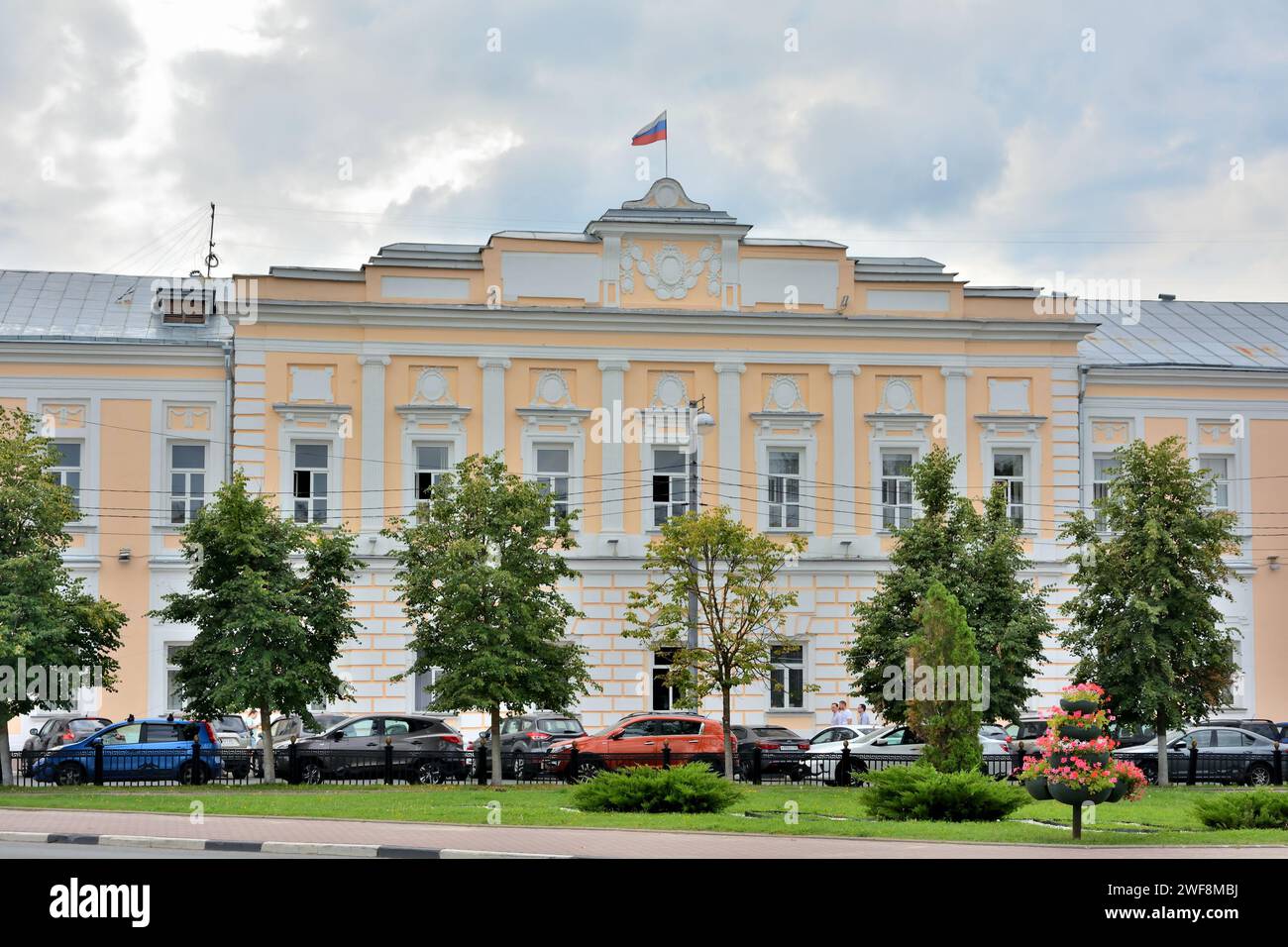 Tver, city administration building on Lenin Square Stock Photo - Alamy
