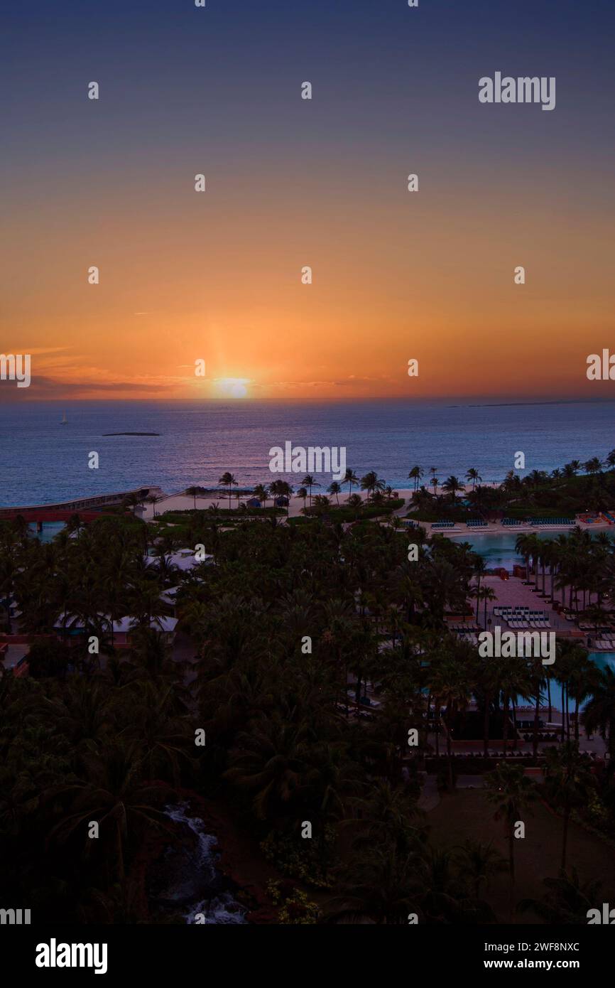 Sun setting on the Caribbean Sea near Paradise Island in Nassau ...