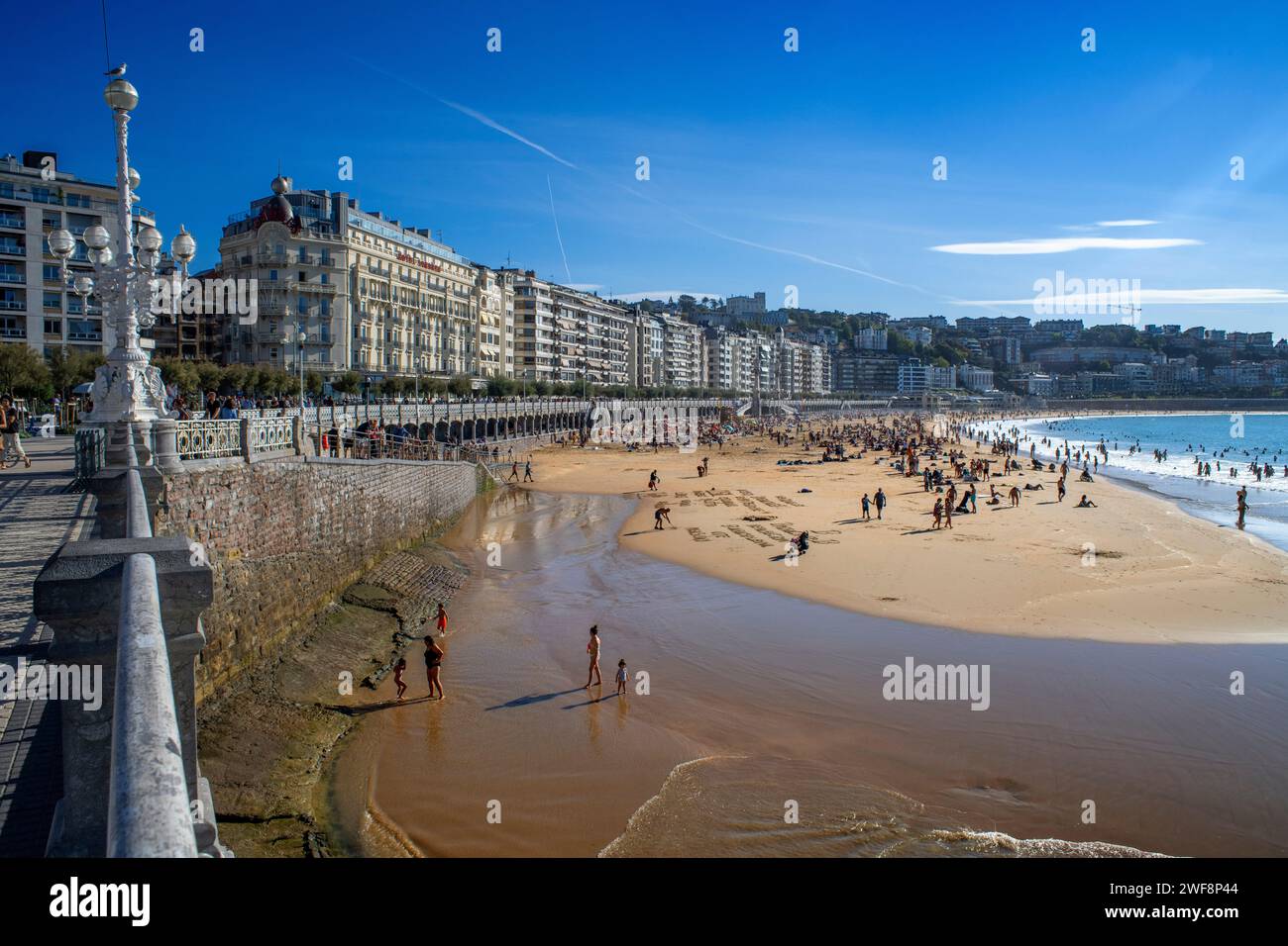 Seaside promenade, Playa de la Concha, Bahia de la Concha, San Sebastian, Donostia, Camino de la ...