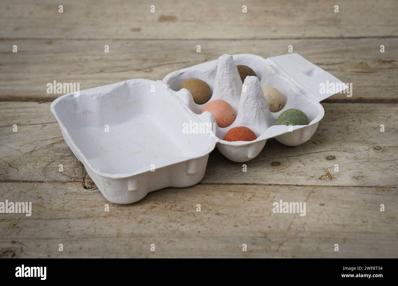 Seed box hi-res stock photography and images - Alamy