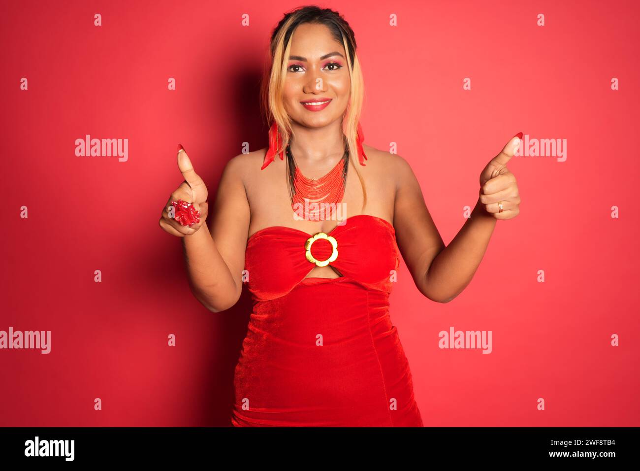 Pointing pose hi-res stock photography and images - Alamy