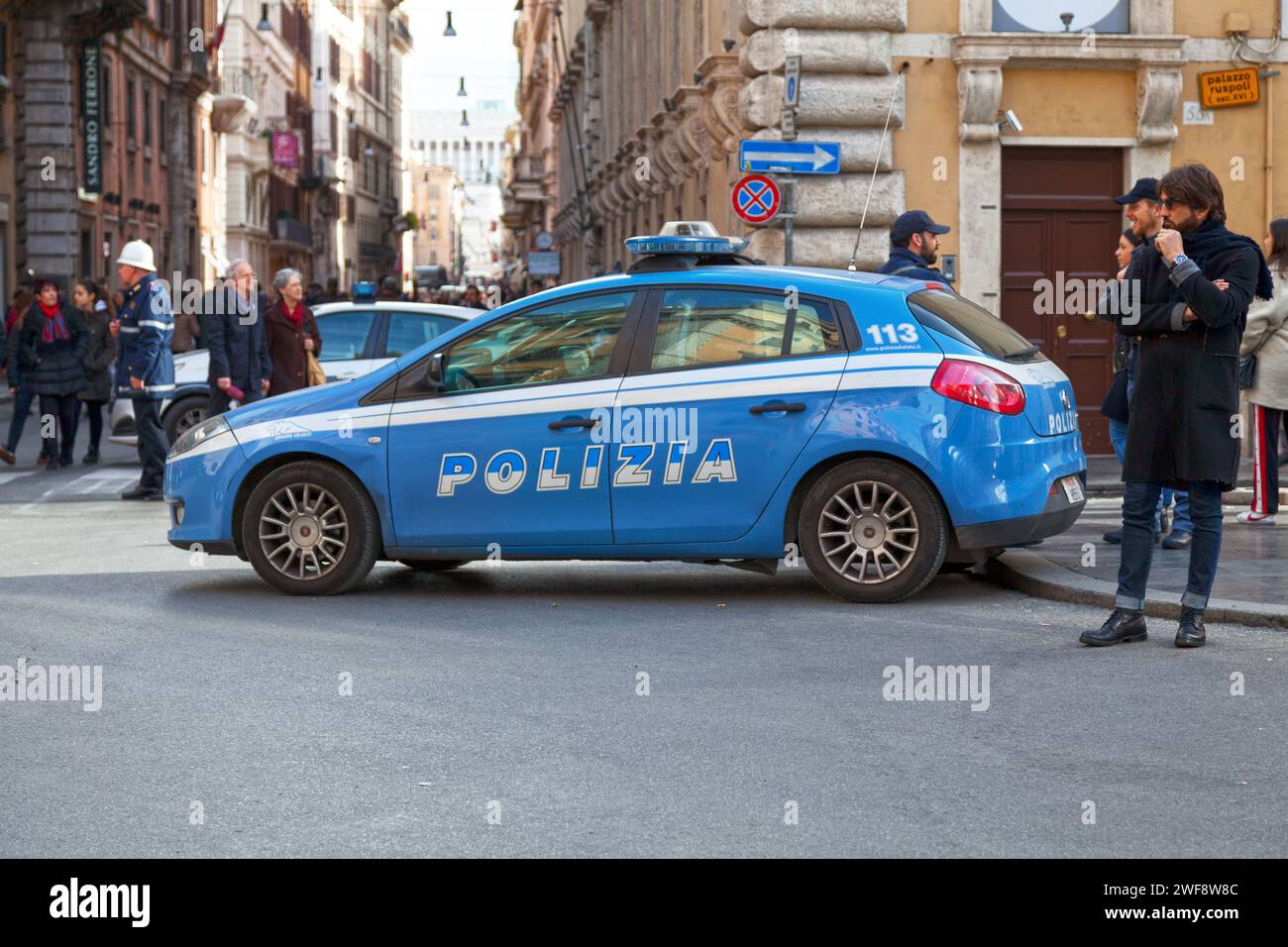 Polizia roma hi-res stock photography and images - Alamy