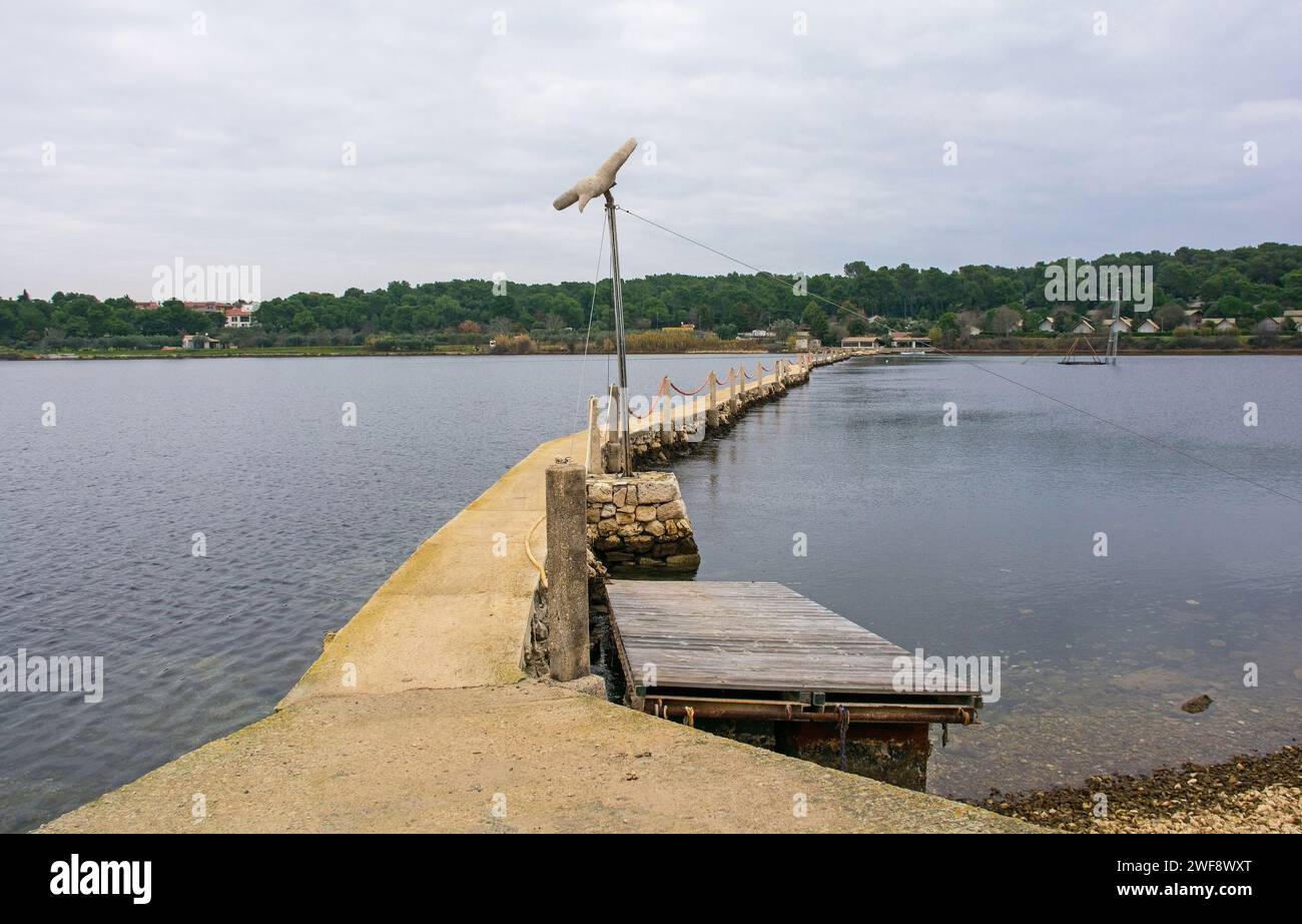 Scuza Trockenmauer footbridge, also called Setnica na Moru, which ...