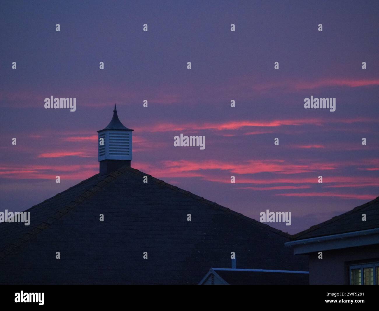 Sheerness, Kent, UK. 29th Jan, 2024. UK Weather: a Saharan dust sunset ...