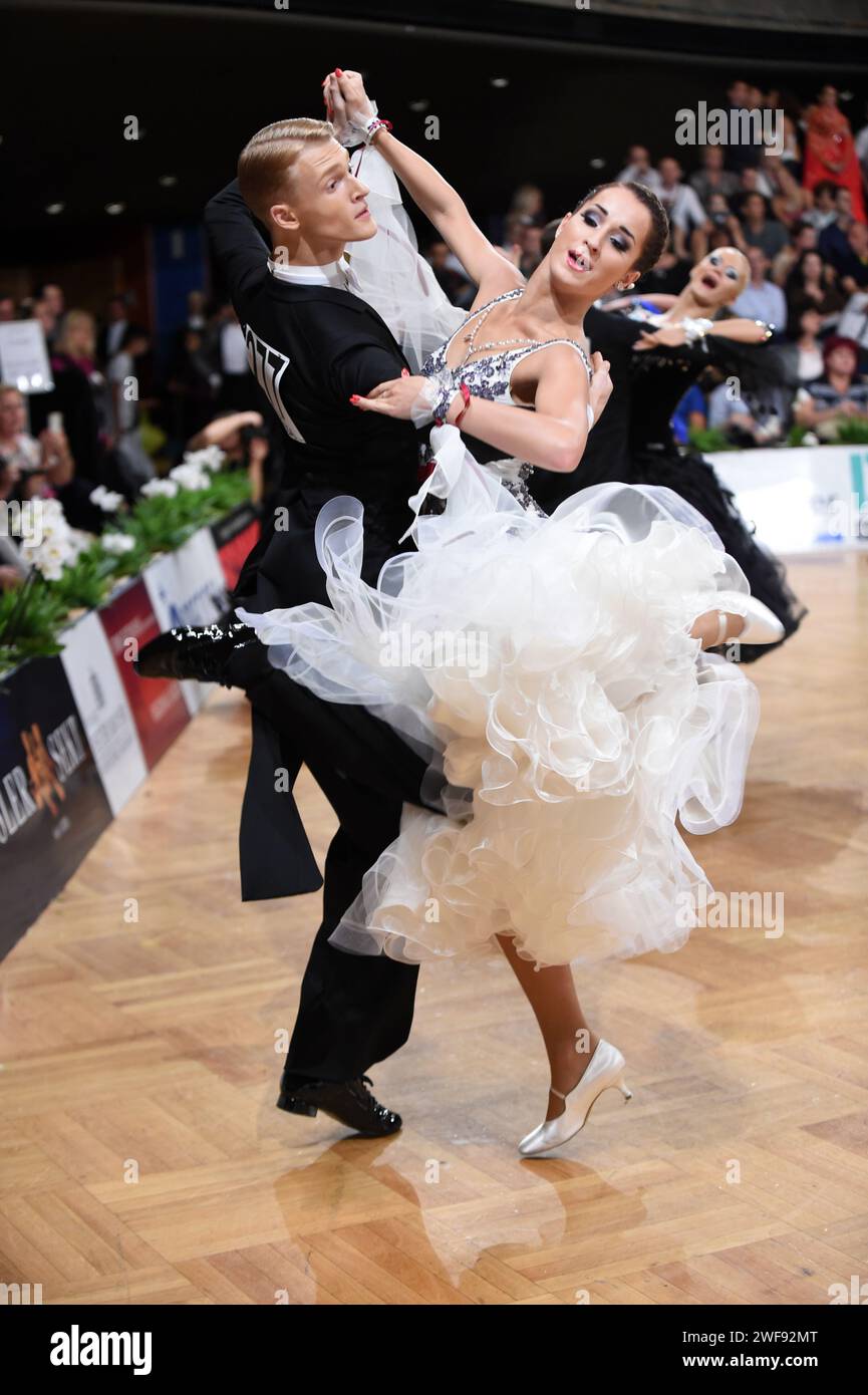 Ballroom dancing competition adults hi-res stock photography and images ...