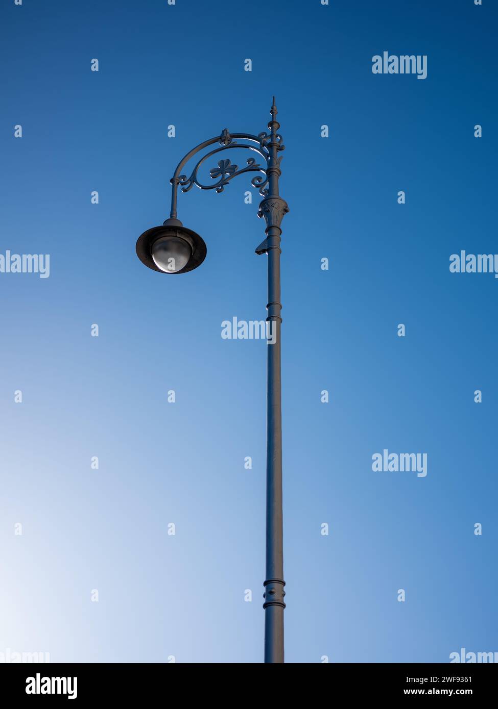 Dublin street lamp hi-res stock photography and images - Alamy