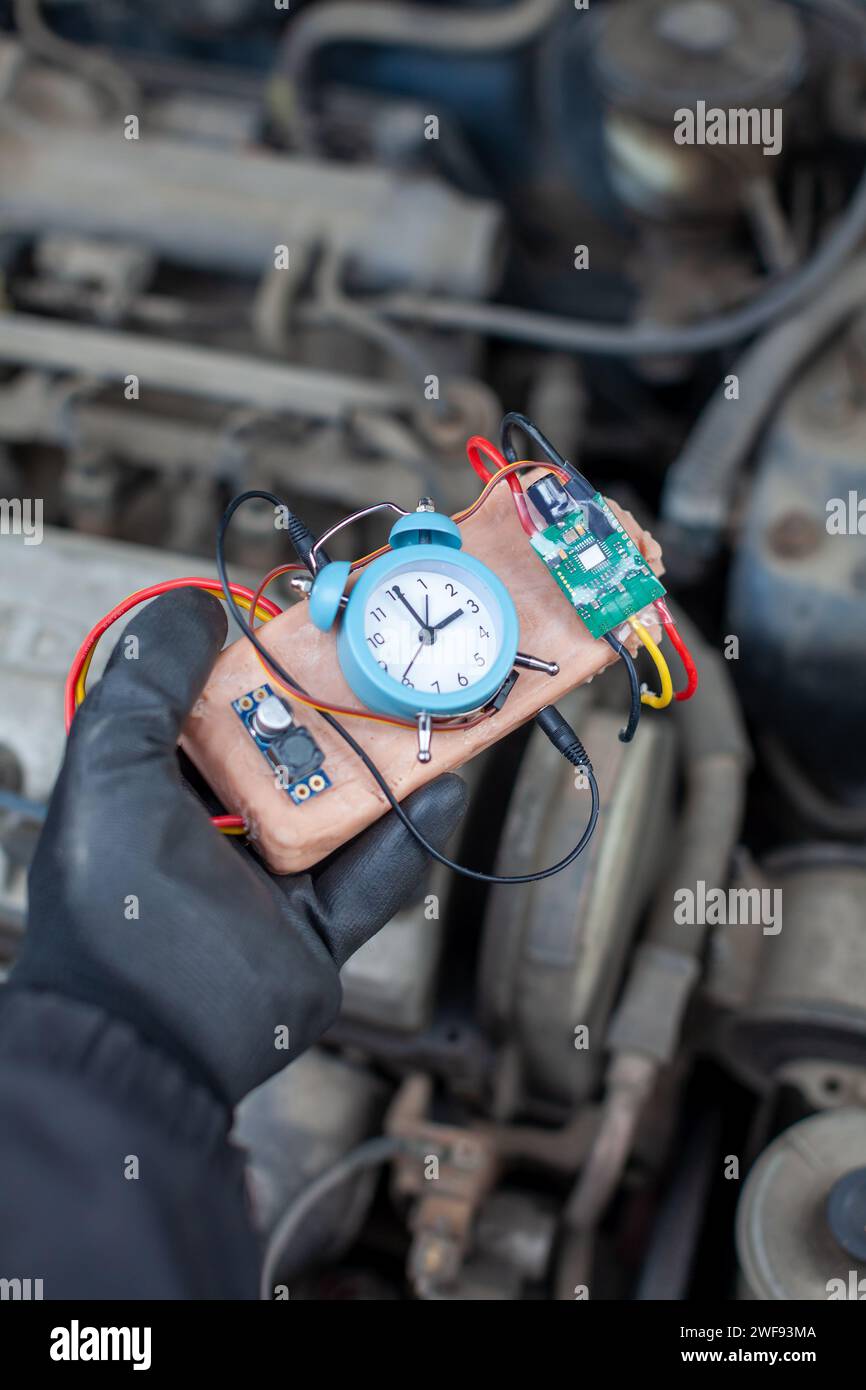 Placing bomb hi-res stock photography and images - Alamy