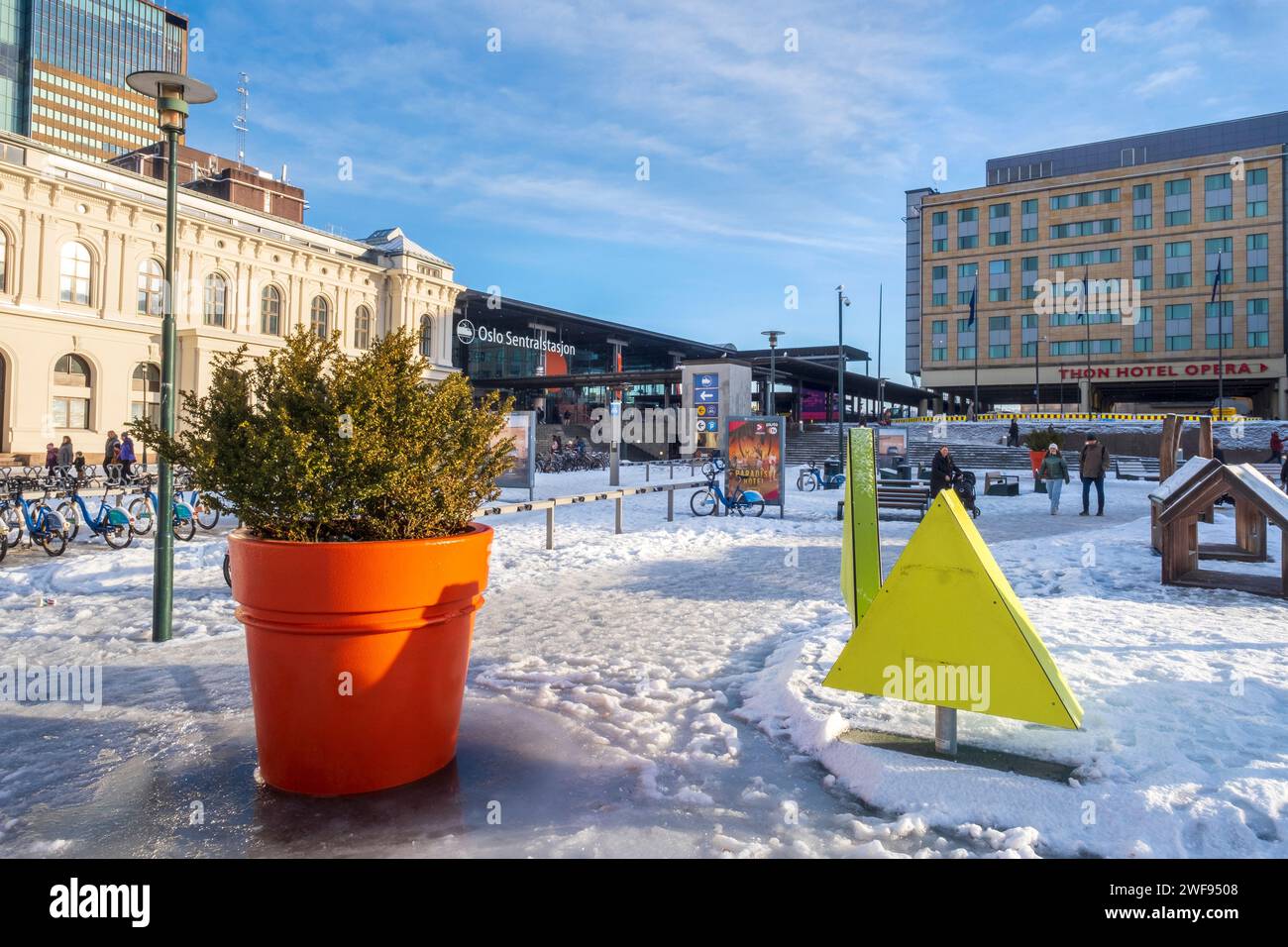 Huge potted plant outside Oslo Central Station (Sentralstasjon Stock ...