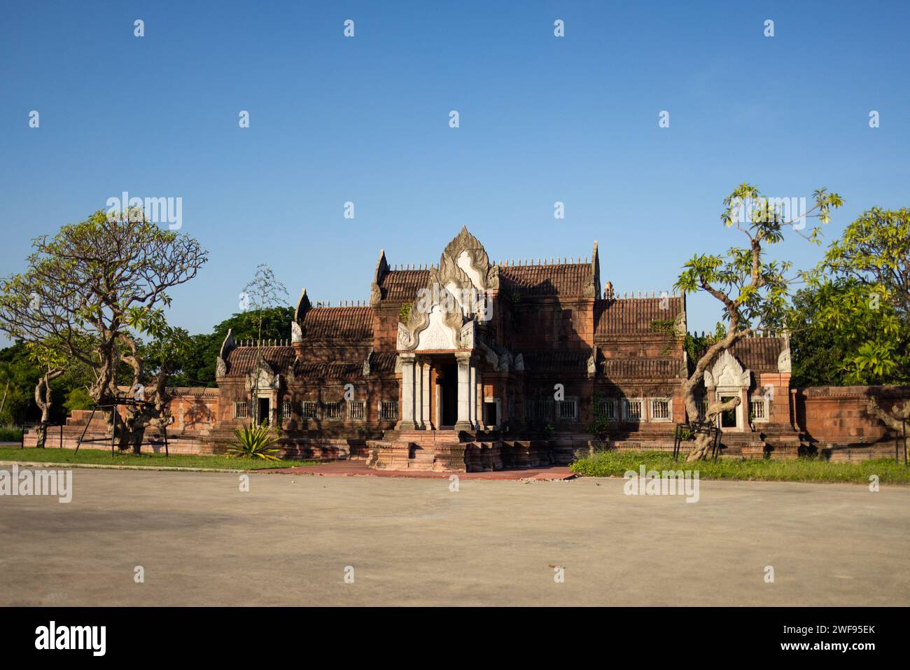 Striking visual juxtaposition hi-res stock photography and images - Alamy