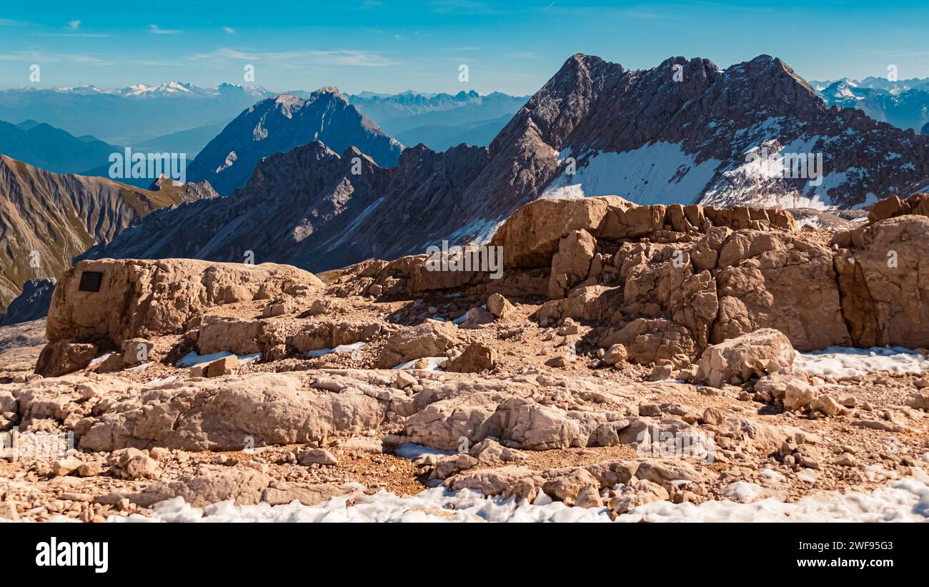 Alpine summer view at Schneeferner glacier, Zugspitzplatt, Mount ...