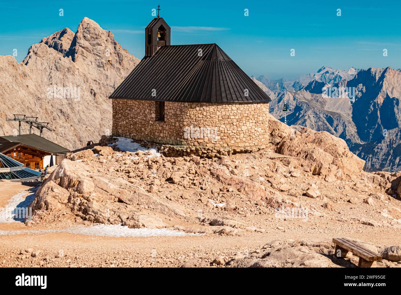 Alpine summer view with a chapel at Schneeferner glacier, Zugspitzplatt ...