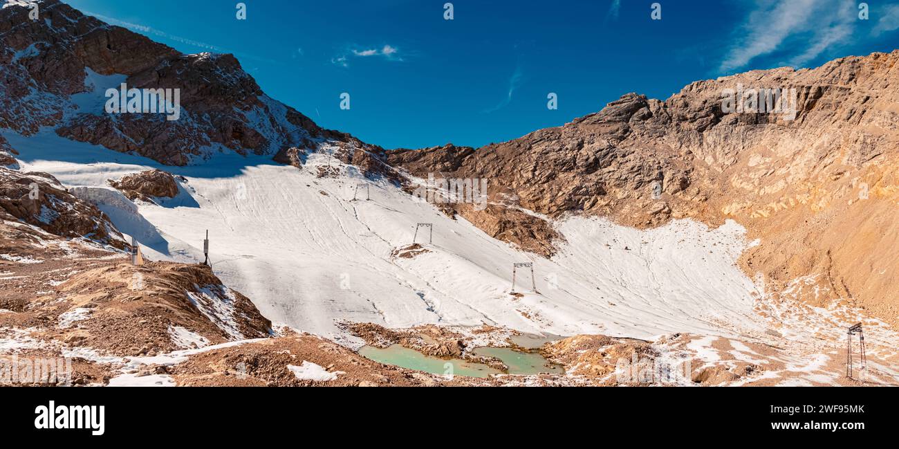Alpine summer view at Schneeferner glacier, Zugspitzplatt, Mount ...