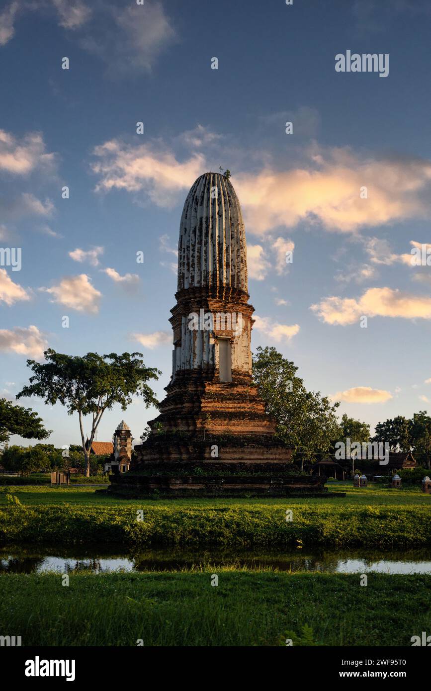 Monumental presence hi-res stock photography and images - Alamy