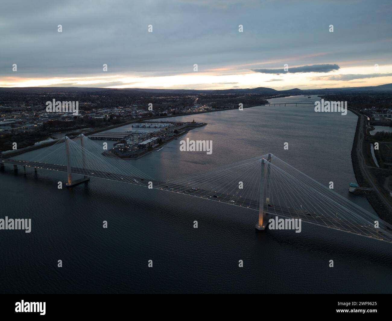 Tri cities cable bridge hi-res stock photography and images - Alamy