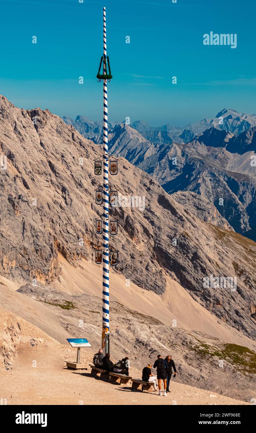 Alpine summer view with a maypole at Schneeferner glacier ...