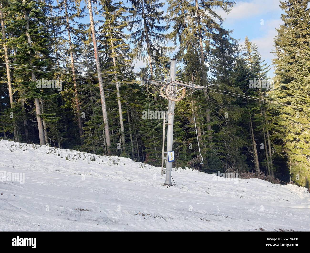 Retro ski resort hi-res stock photography and images - Alamy