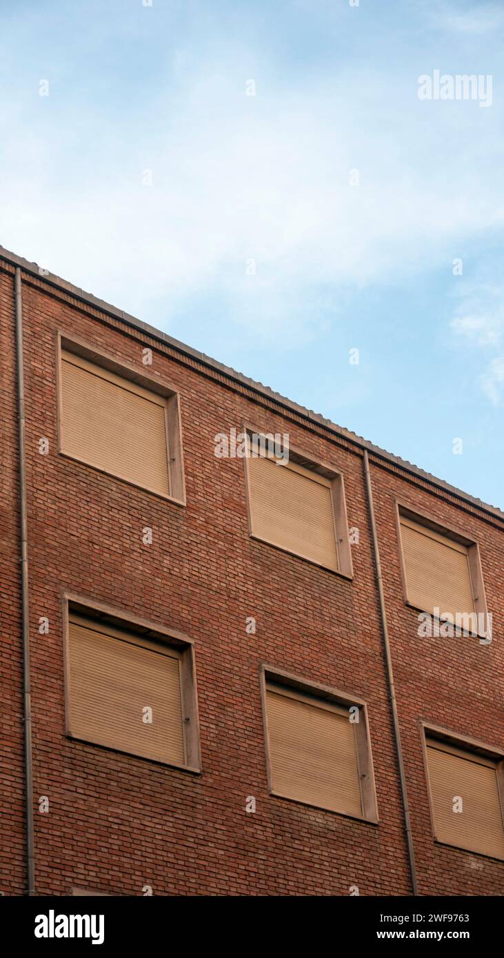 Brick building facade hi-res stock photography and images - Alamy