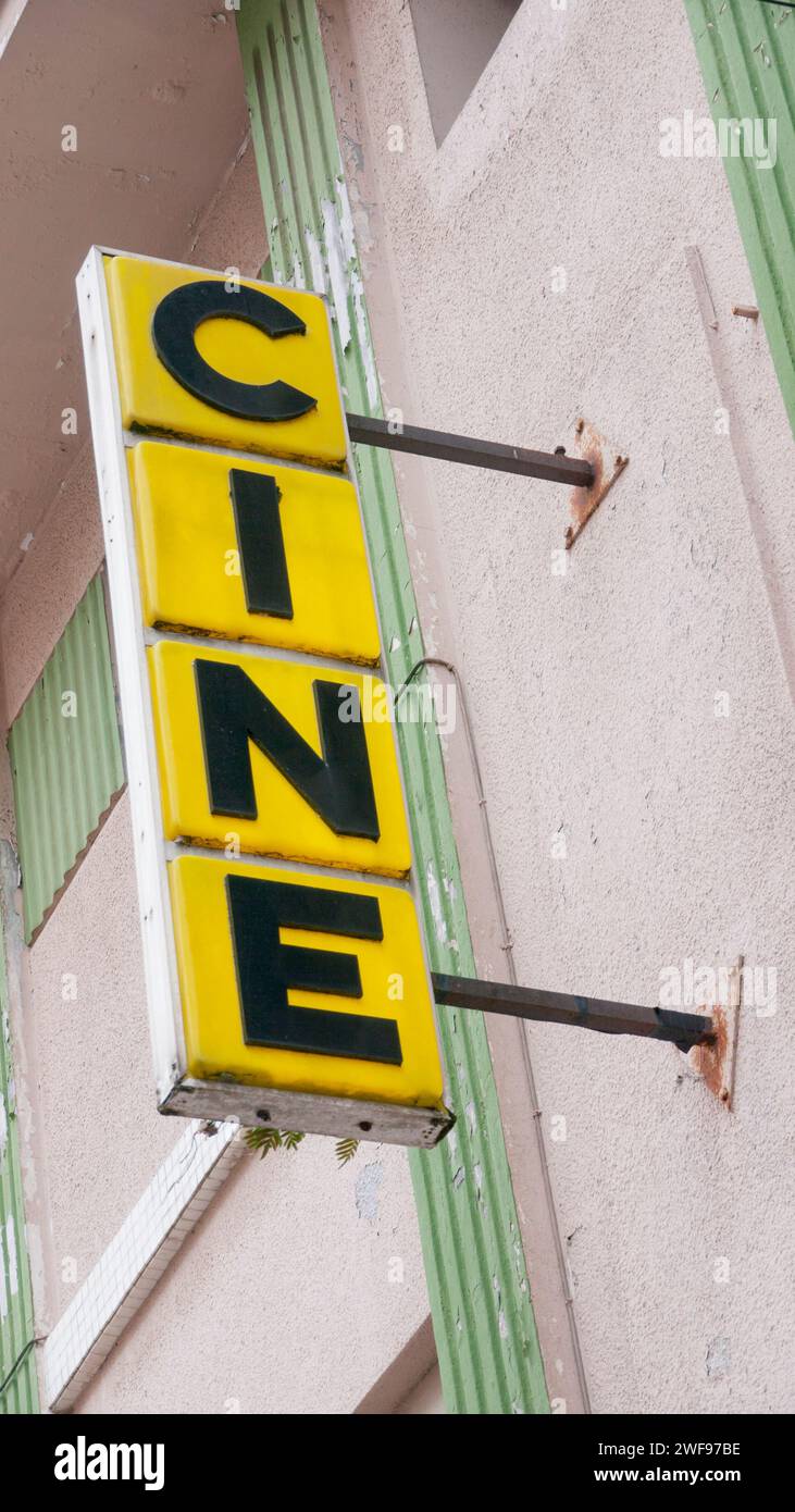 Vintage cinema sign hi-res stock photography and images - Alamy