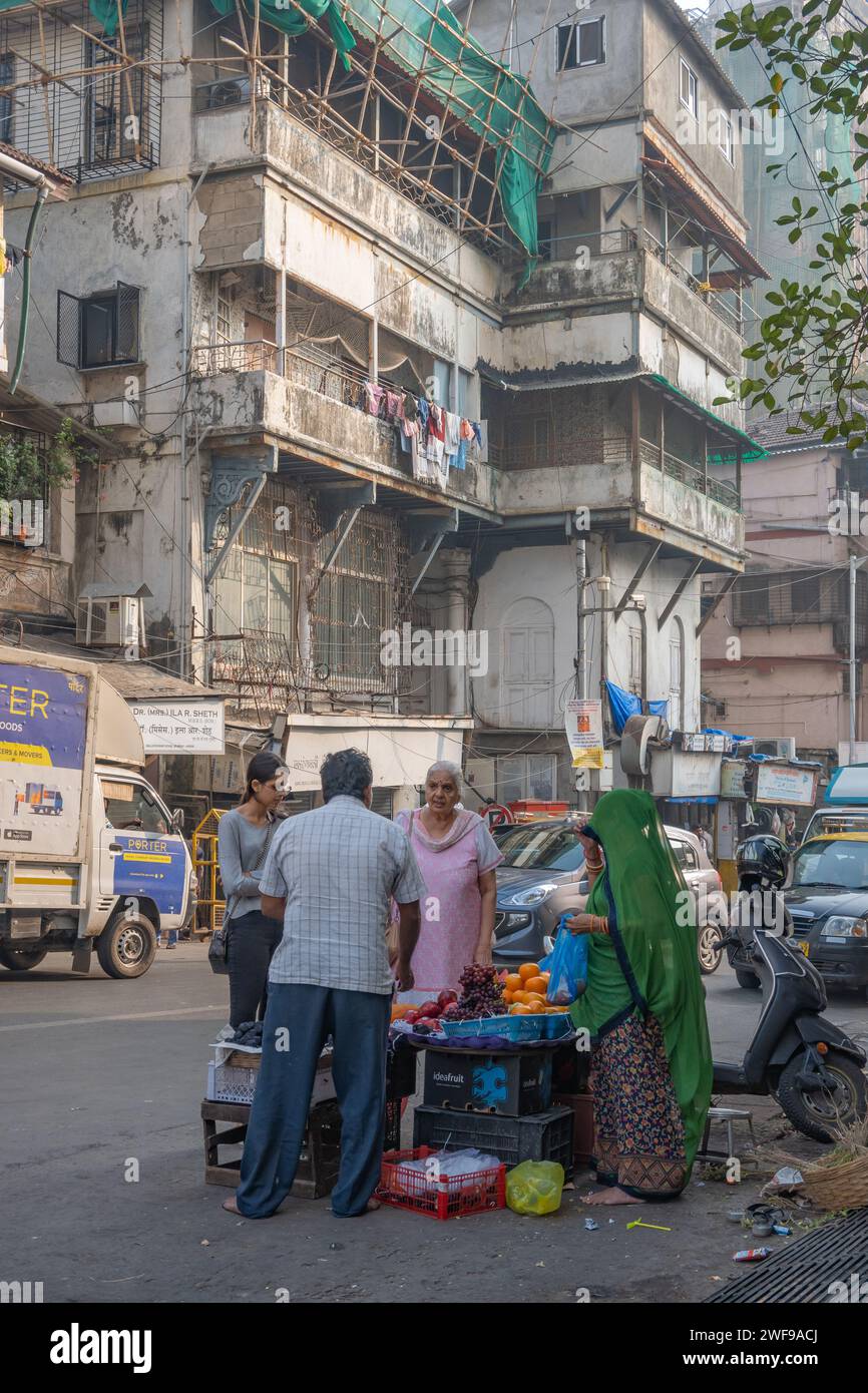 Mumbai street life hi-res stock photography and images - Alamy