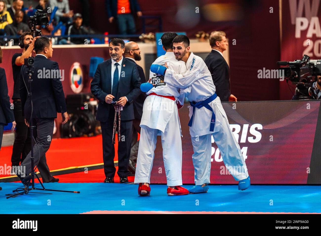 Eray SAMDAN of Turkiye and Hiromu HASHIMOTO of Japan, Male Kumite -60kg ...