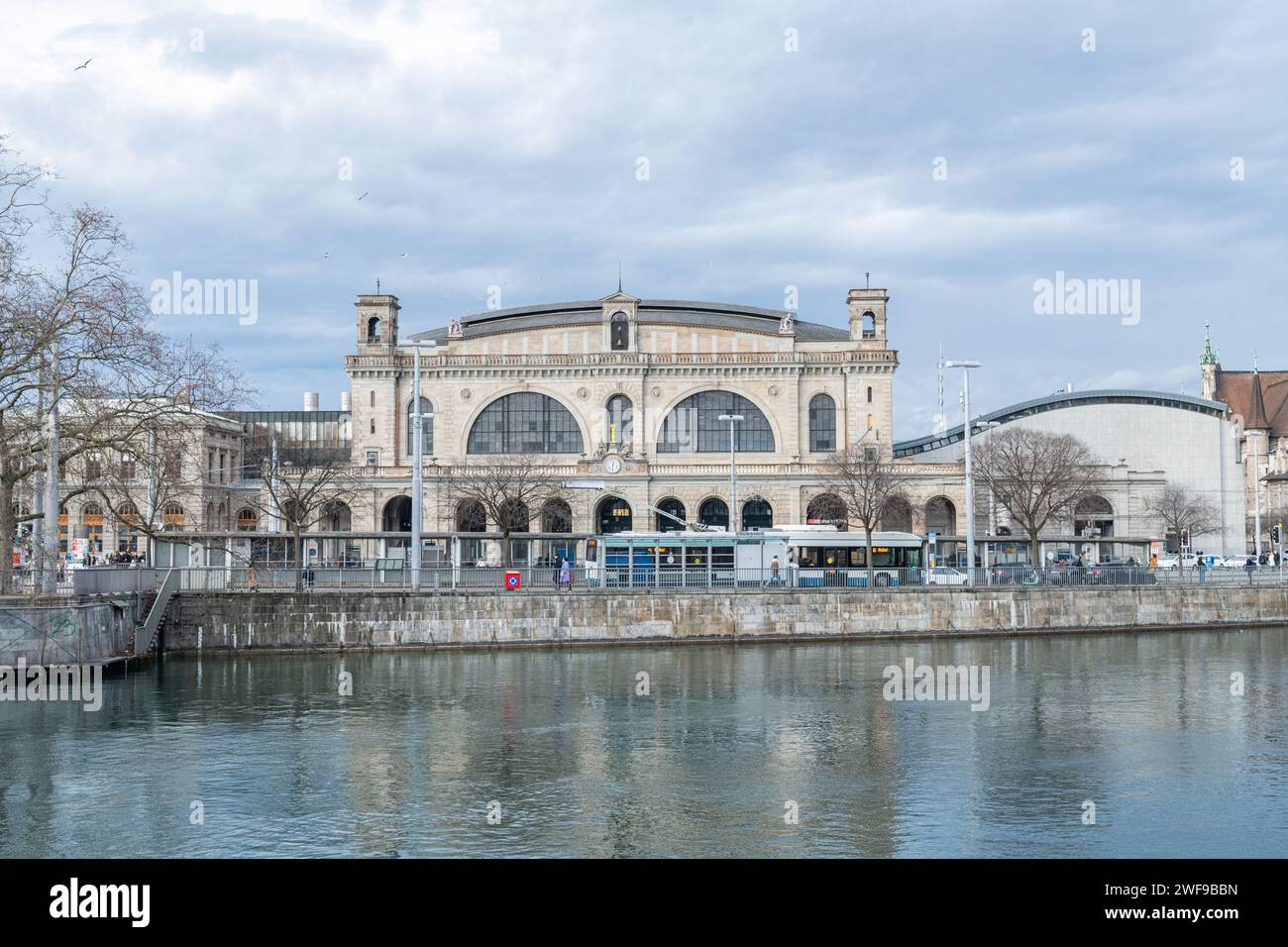 A view of the outside exterior of the Zurich Hauptbahnhof train station ...