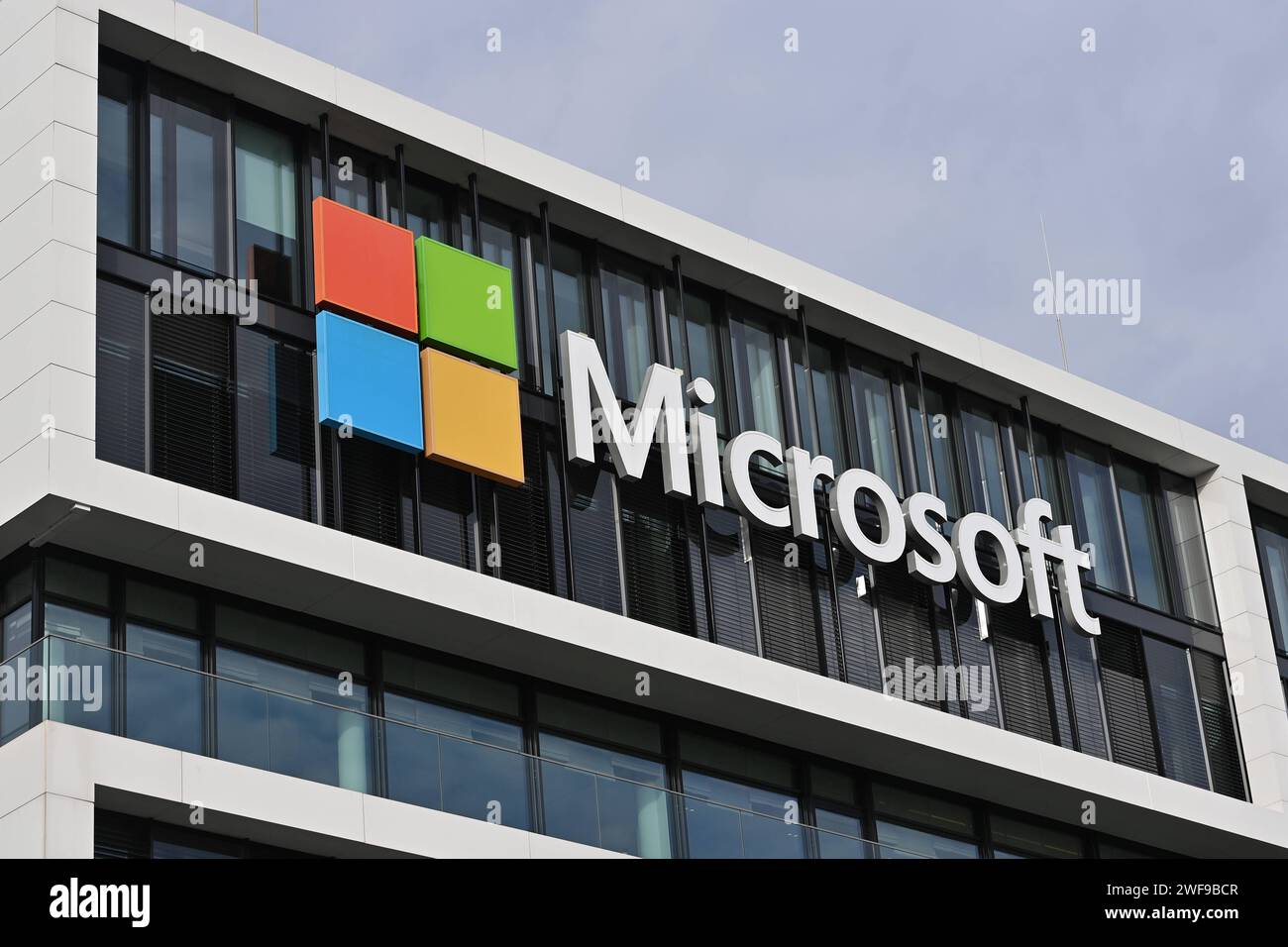 MICROSOFT Logo,Schriftzug Firmenlogo vor der Deutschlandzentrale von ...