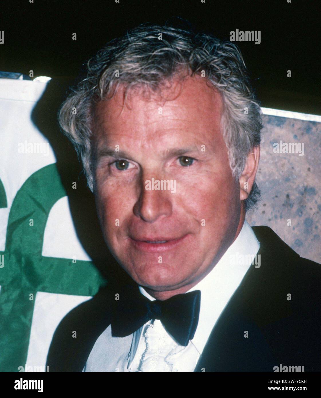 Wayne Rogers, 1984. ph: John Barrett/PHOTOlink/Courtesy Everett ...