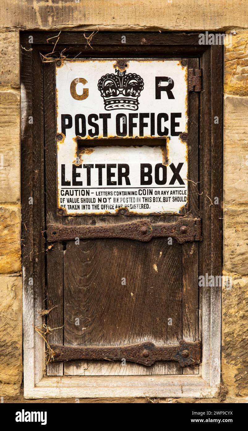 UK, England Kent, Penshurst, Leicester Square, George V wall Post box ...