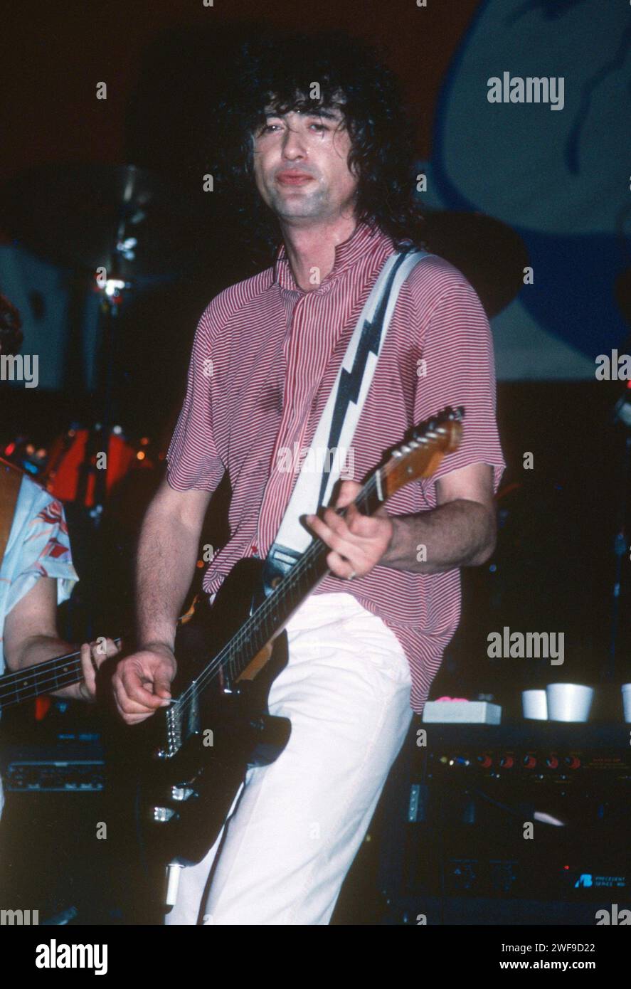 Led zeppelin live aid 1985 hi-res stock photography and images - Alamy