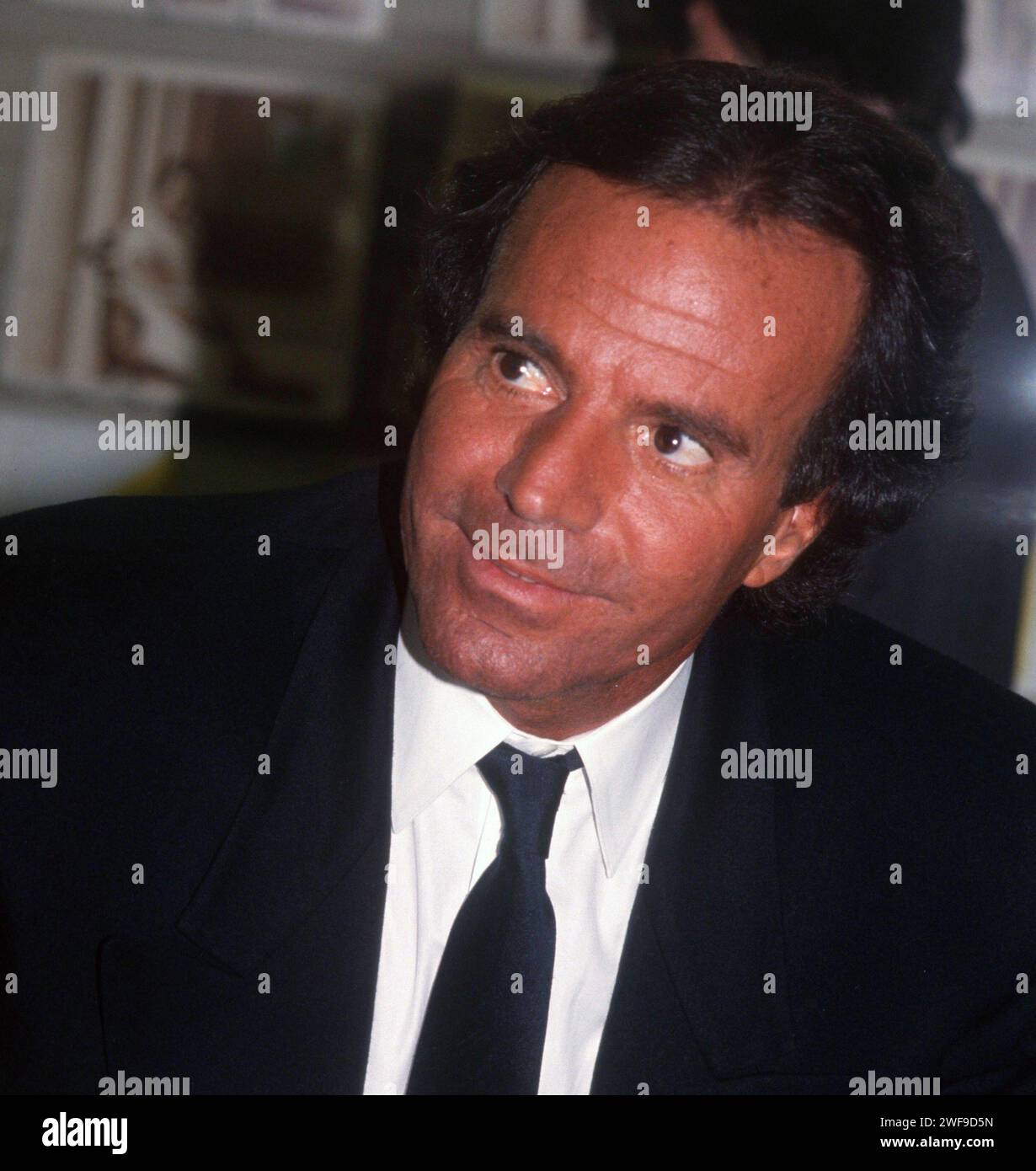 Julio Iglesias, 1982. ph: John Barrett/PHOTOlink/Courtesy Everett ...