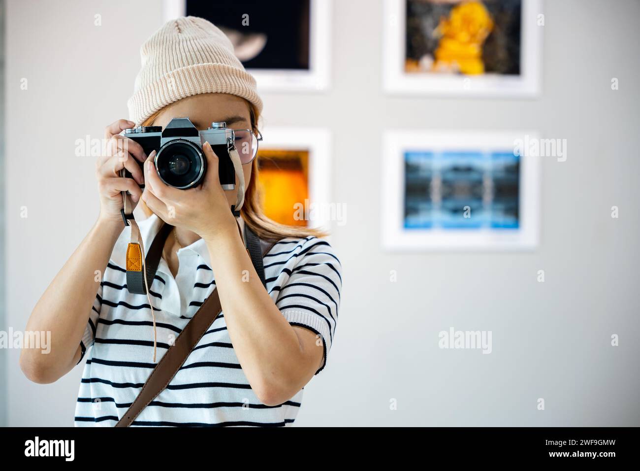 Photographer look viewfinder of her camera at front photo frame show ...