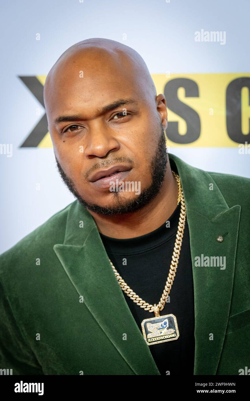 AMSTERDAM - Julmar 'Adje' Simons on the red carpet for the premiere of ...