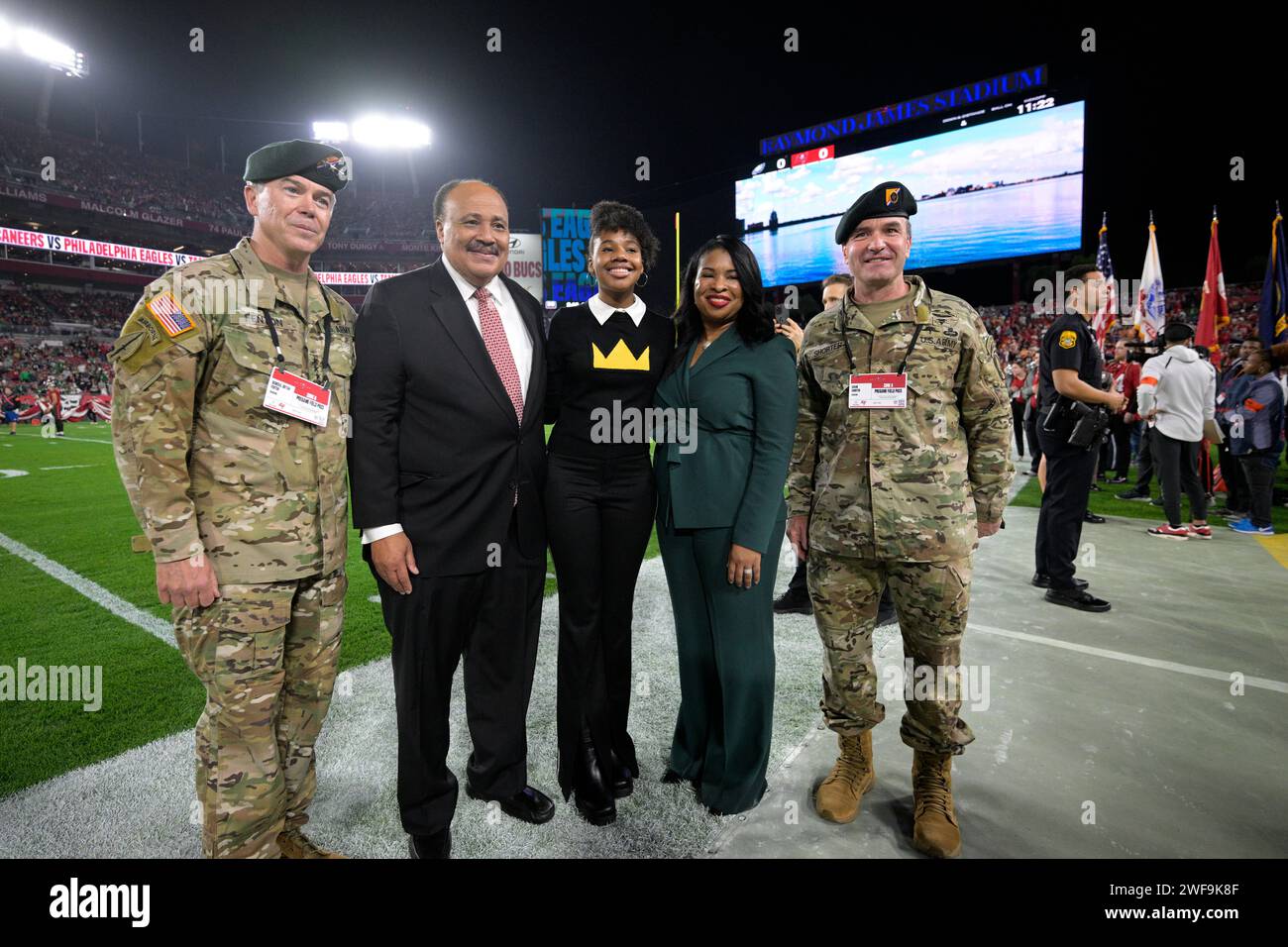 Martin Luther King III, second from left, standing with his daughter ...