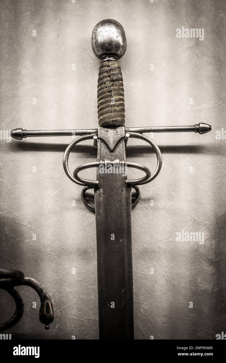 sword hilt with bridge garrison, 16th century, Álava Armory Museum ...
