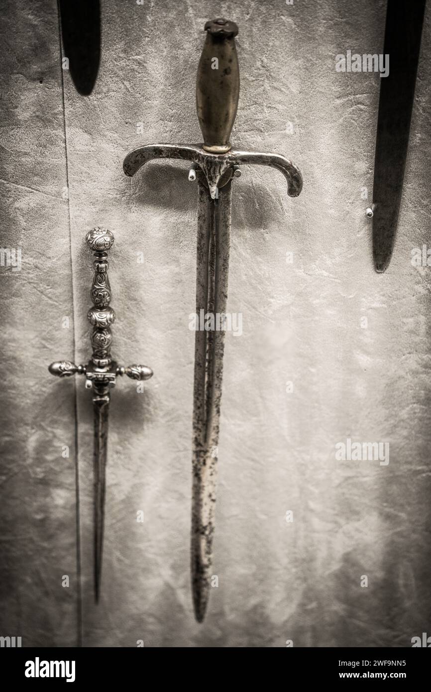 Spanish dagger and italian stiletto, 17th century, , Álava Armory ...
