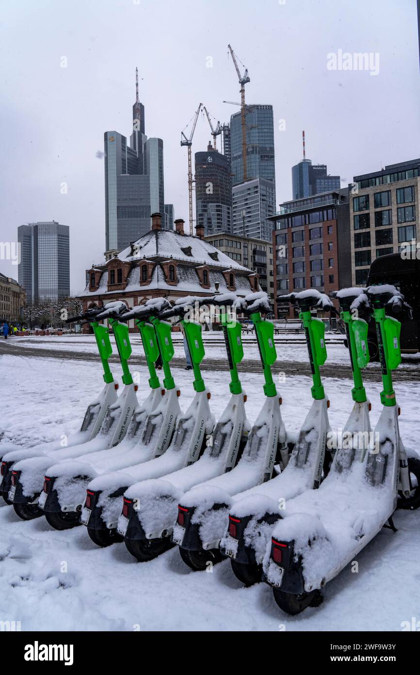 Winter, Hauptwache, snow-covered, e-scooter, by On Lime Uber, snowfall ...