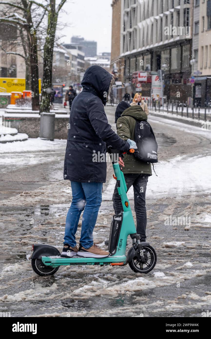 Pedal through snow hi-res stock photography and images - Alamy