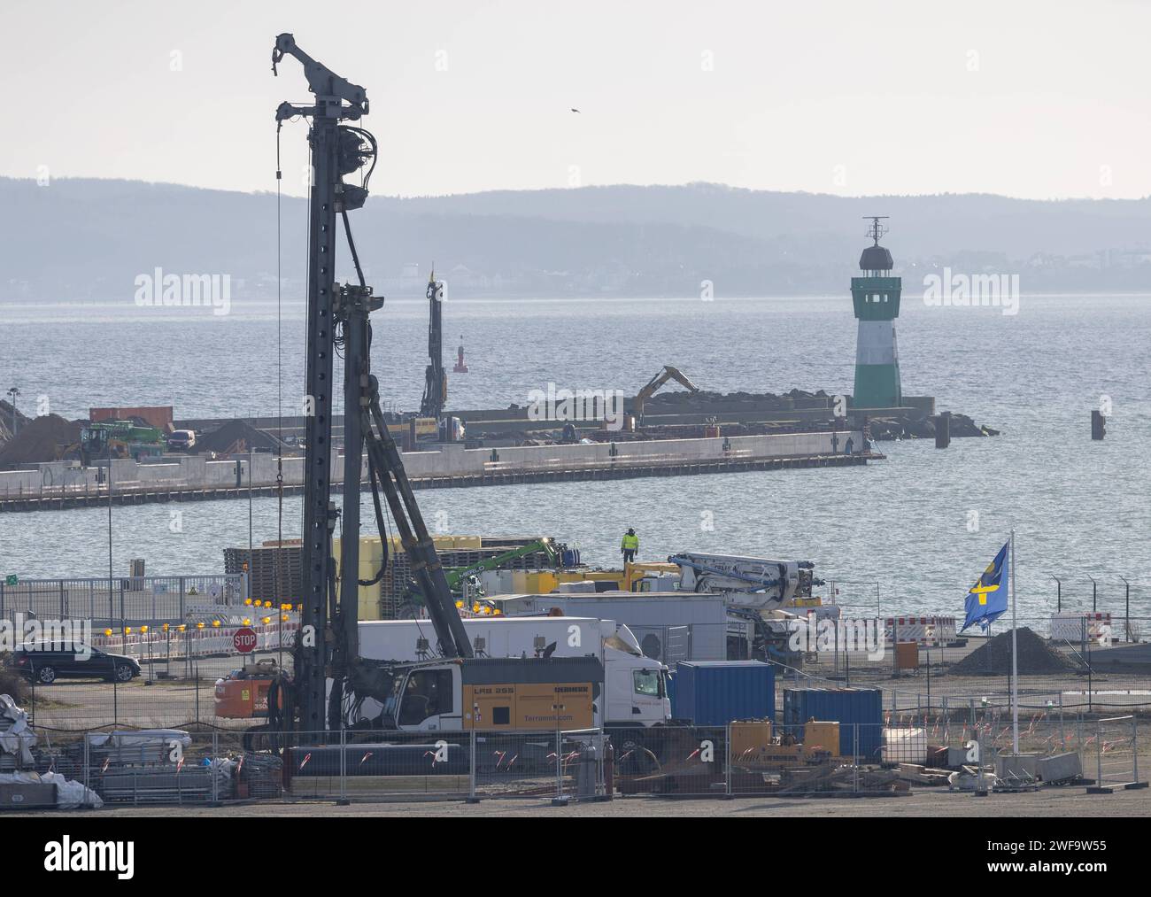 Liegeplatz fuer schwimmende LNG-Terminals Im Hafen Mukran Landkreis ...