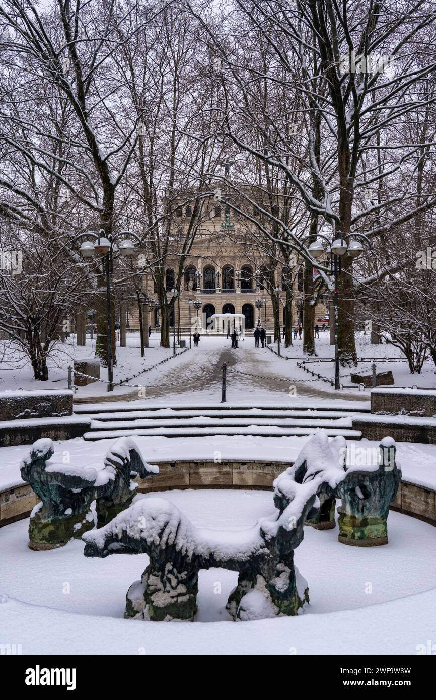 Winter in the city, Alte Oper, Opera House, Lucas Fountain, Bergmann Park, Marshall Fountain ...