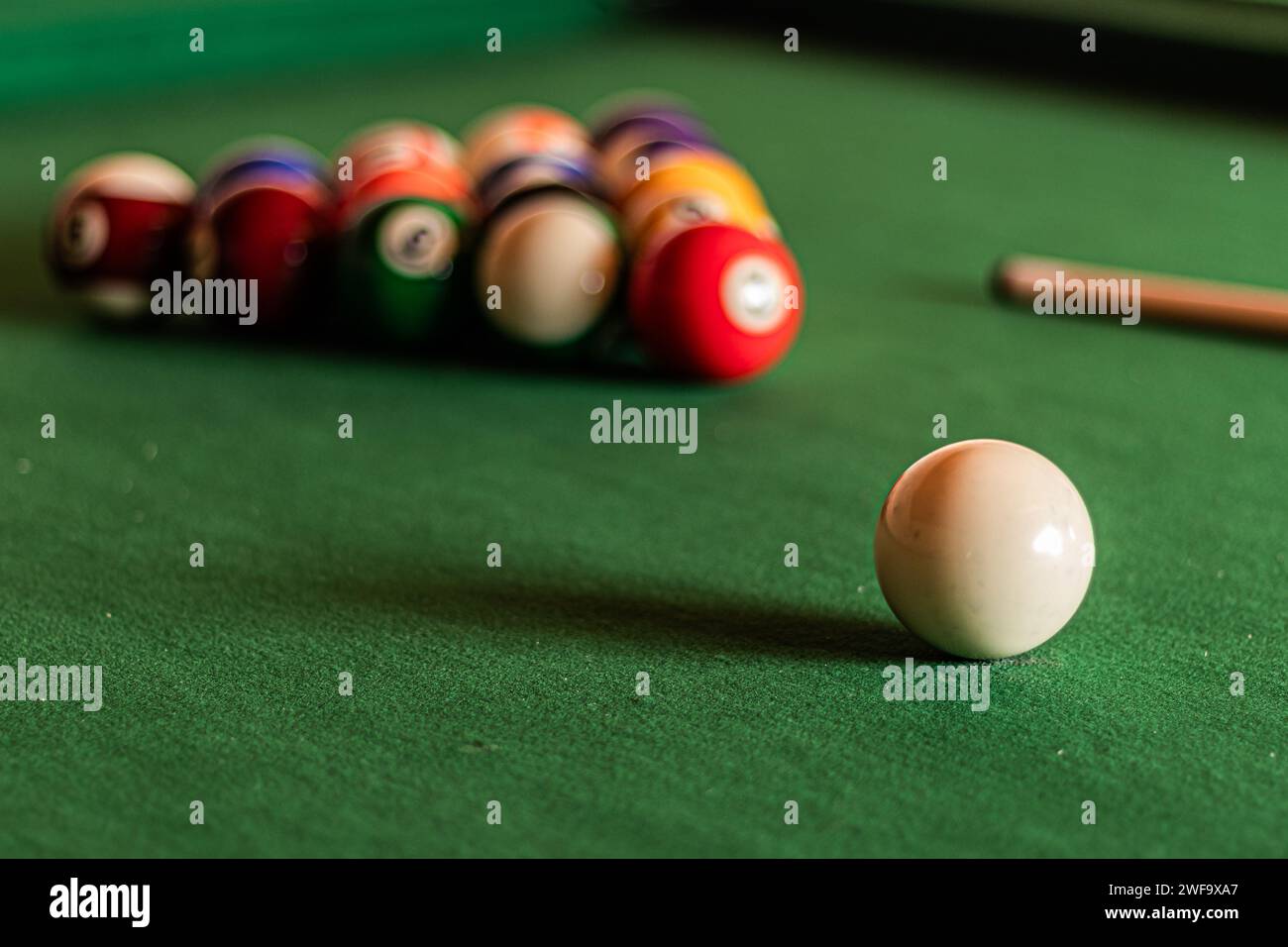 Billiard balls in formation hi-res stock photography and images - Alamy