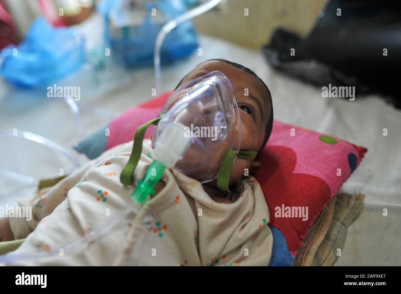 Sylhet, Bangladesh. 29th Jan, 2024. A child being treated for breathing ...