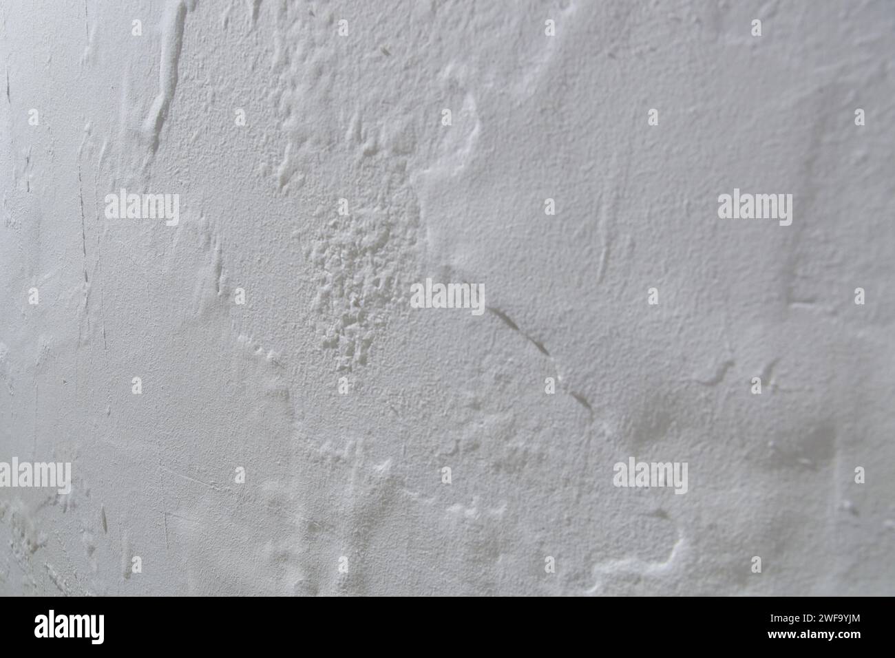 Saltpeter on the wall, Closeup of wall stained with water infiltration ...