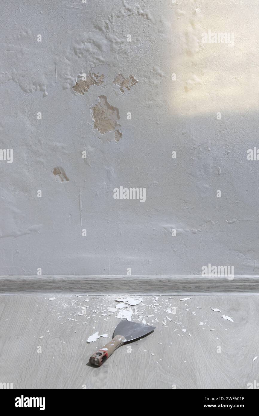 Saltpeter on the wall, Closeup of wall stained with water infiltration ...