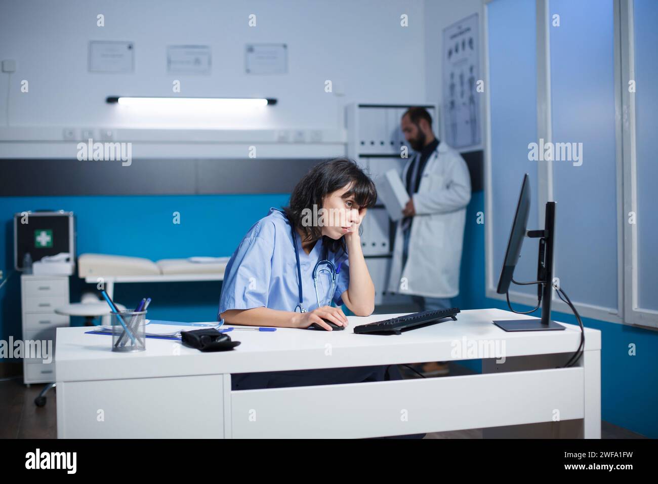 Female nurse working hard hi-res stock photography and images - Alamy