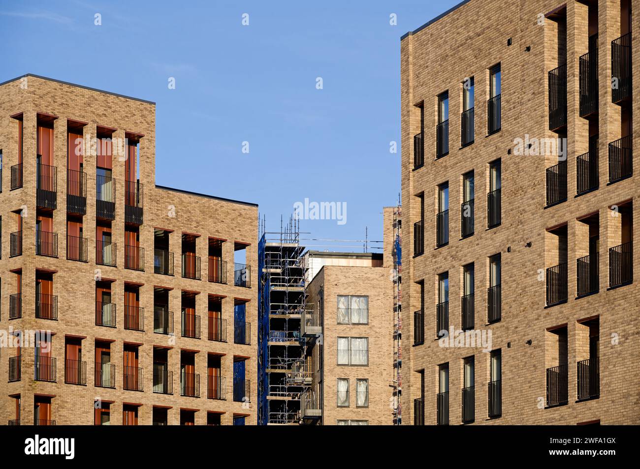 Modern high rise flats at new development in Glasgow Stock Photo - Alamy
