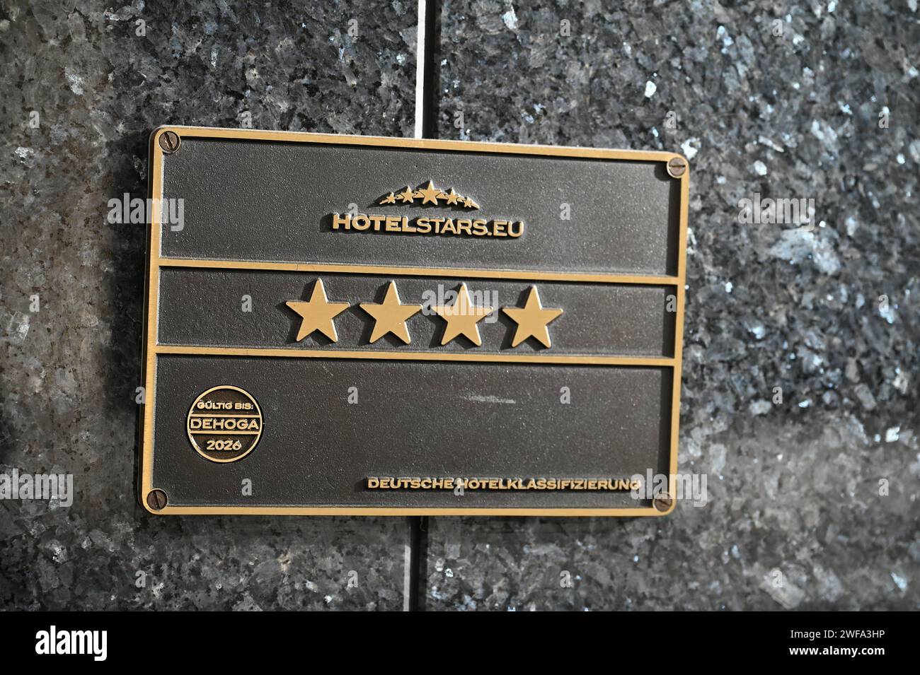 Schild mit Klassifizierungssystem zur Hotelbewertung der Hotelstars ...