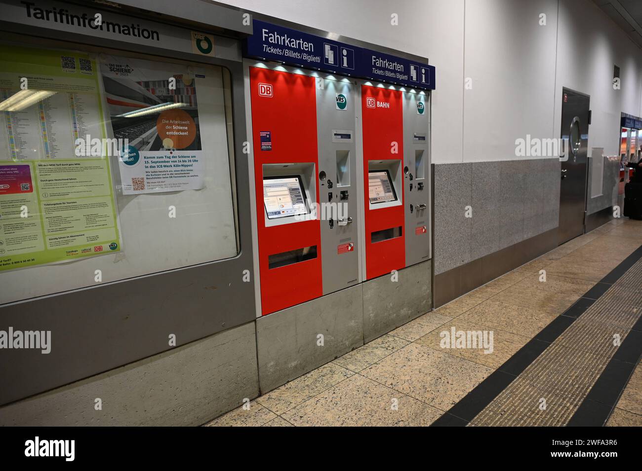 Fahrkartenautomat, Deutsche Bahn *** Ticket machine, Deutsche Bahn ...