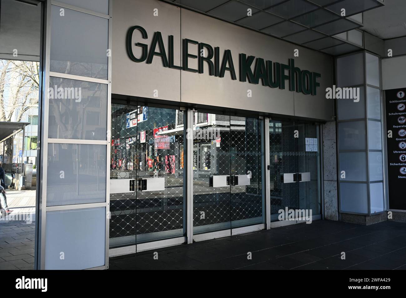 Logo, Schriftzug der Warenhauskette Galeria Kaufhof am geschlossenen ...